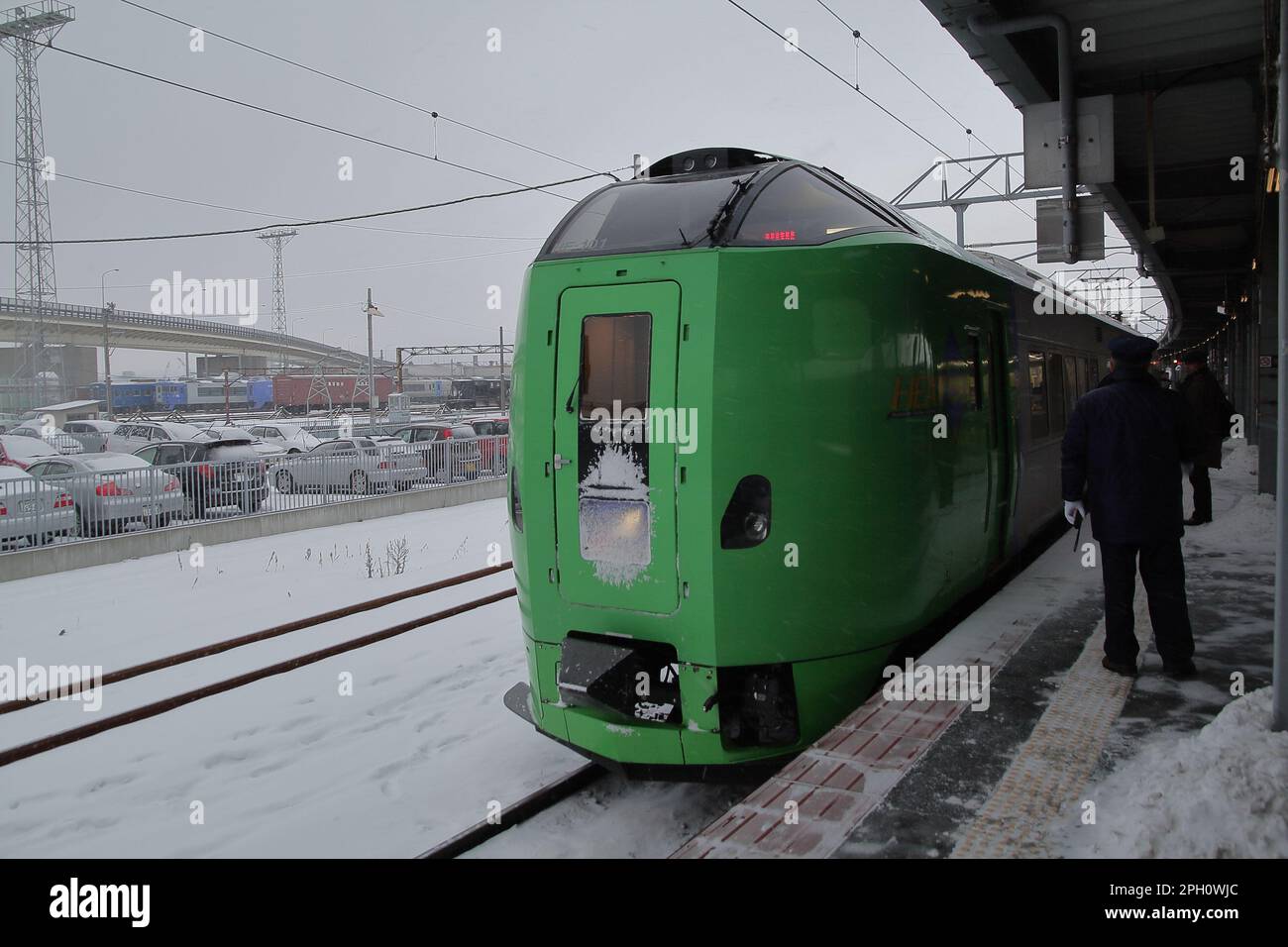 The 789 series train 綠色for Aomori-Hakodate route stopped at Hakodate ...