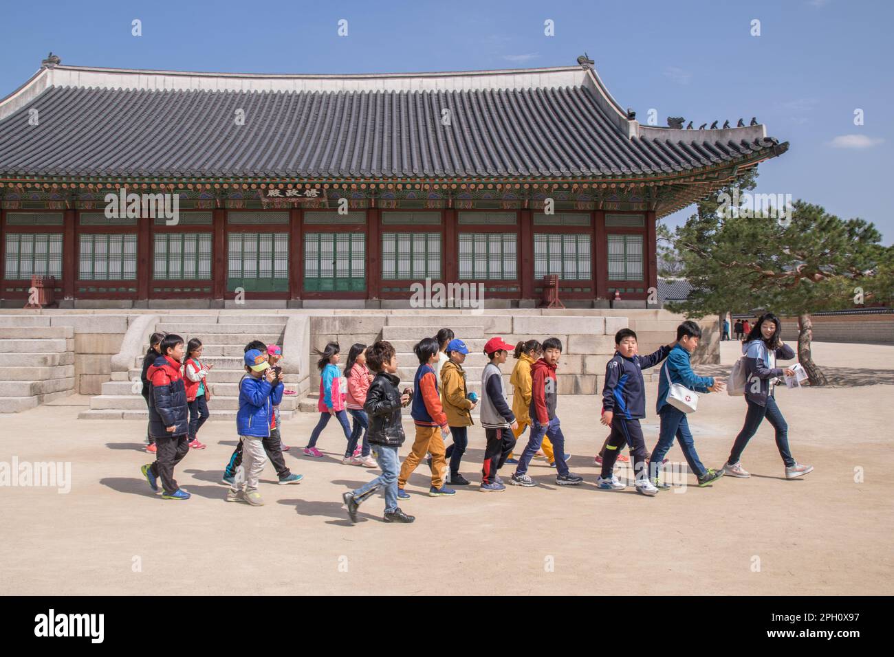 Teacher and a group students on a field trip in Gyeongbokgung, Seoul ...