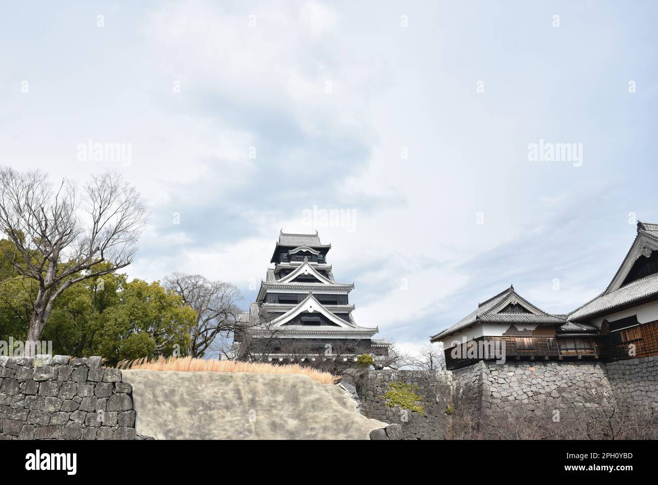 Rebuild garden wall hi-res stock photography and images - Alamy