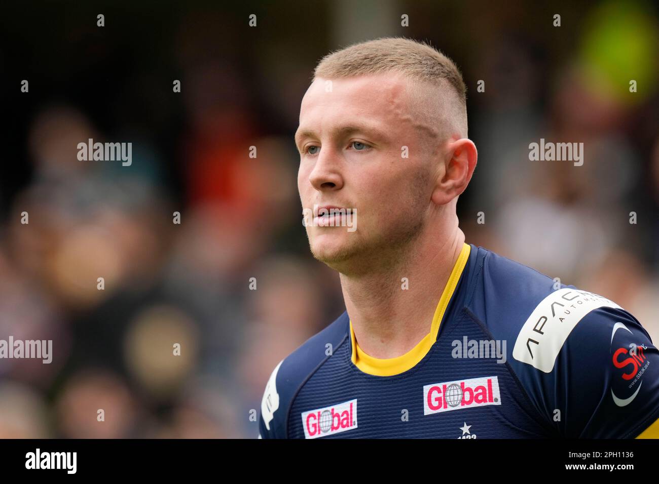 Harry Newman #3 of Leeds Rhinos warms up before the Betfred Super ...