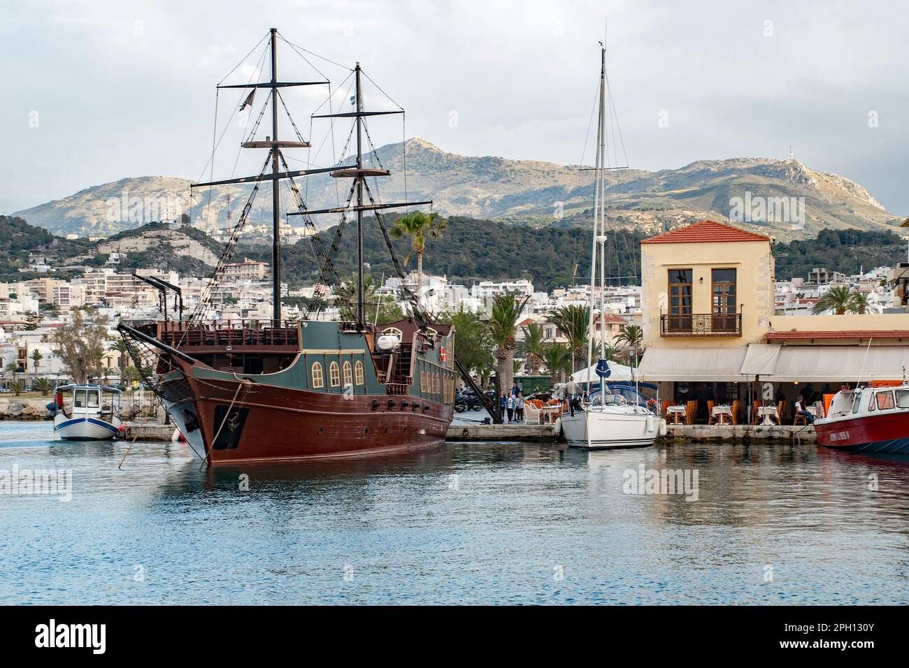 Barbarosa pirate ship venetian harbour rethymnon hi-res stock ...