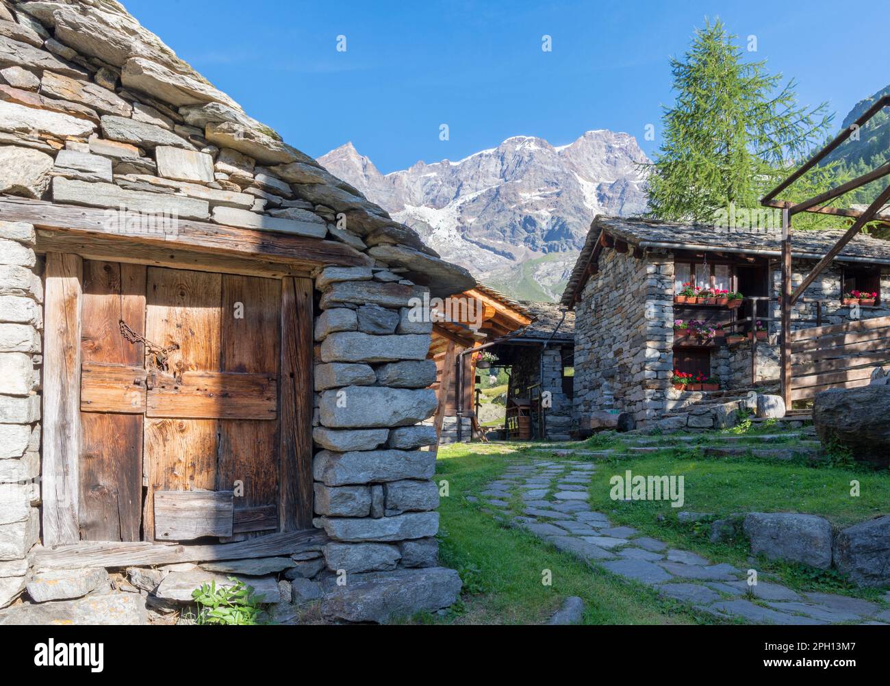 The Punta Gnifetti or Signalkuppe, Parrotspitze, Ludwigshohe, Piramide ...