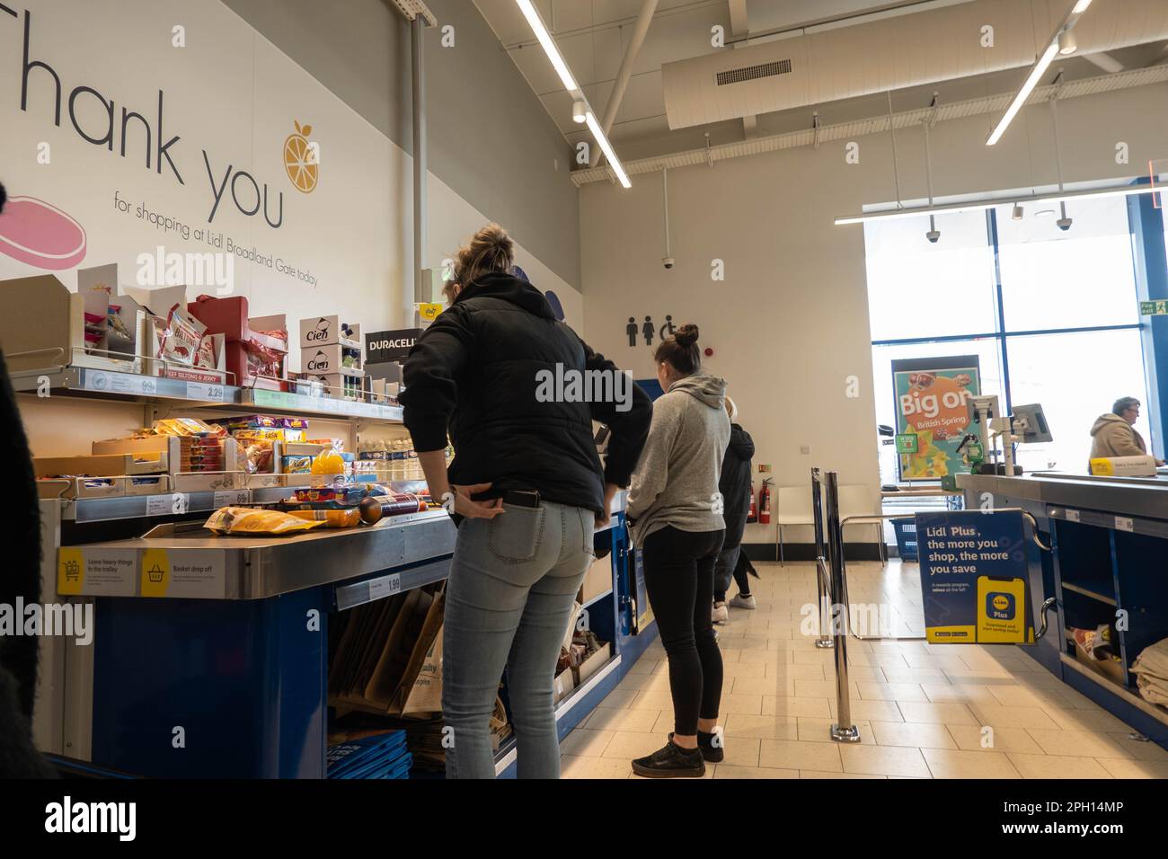 Customers waiting at Lidls supermarket tills with there shopping on ...