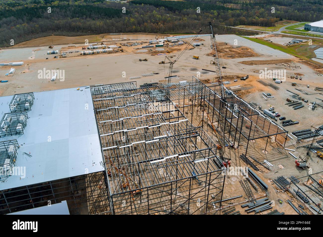 It is crawler cranes be used to construct metal steel framing beams in ...