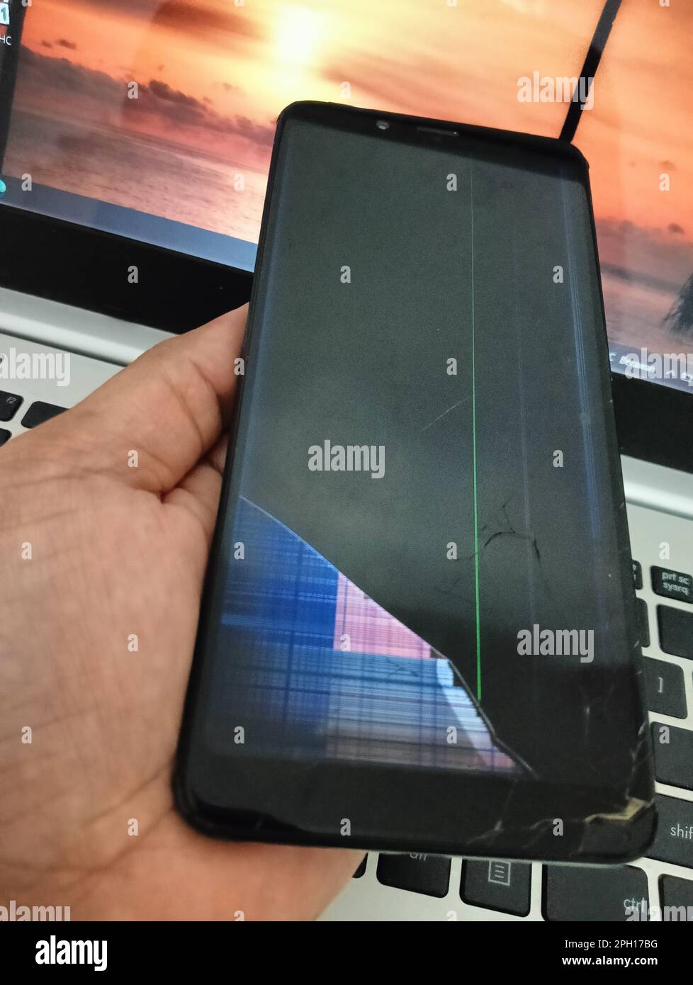 Hand holding smartphone with broken screen and lcd Stock Photo - Alamy