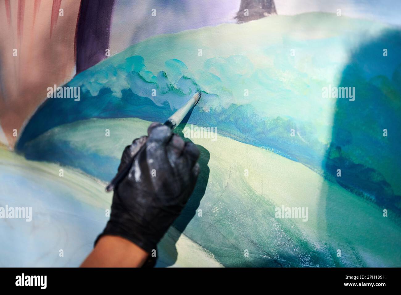Drawing process girl hand hold hi-res stock photography and images - Alamy