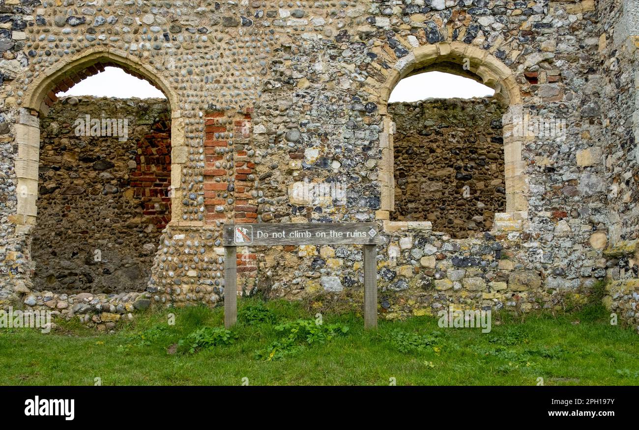 Dunwich ruins hi-res stock photography and images - Alamy