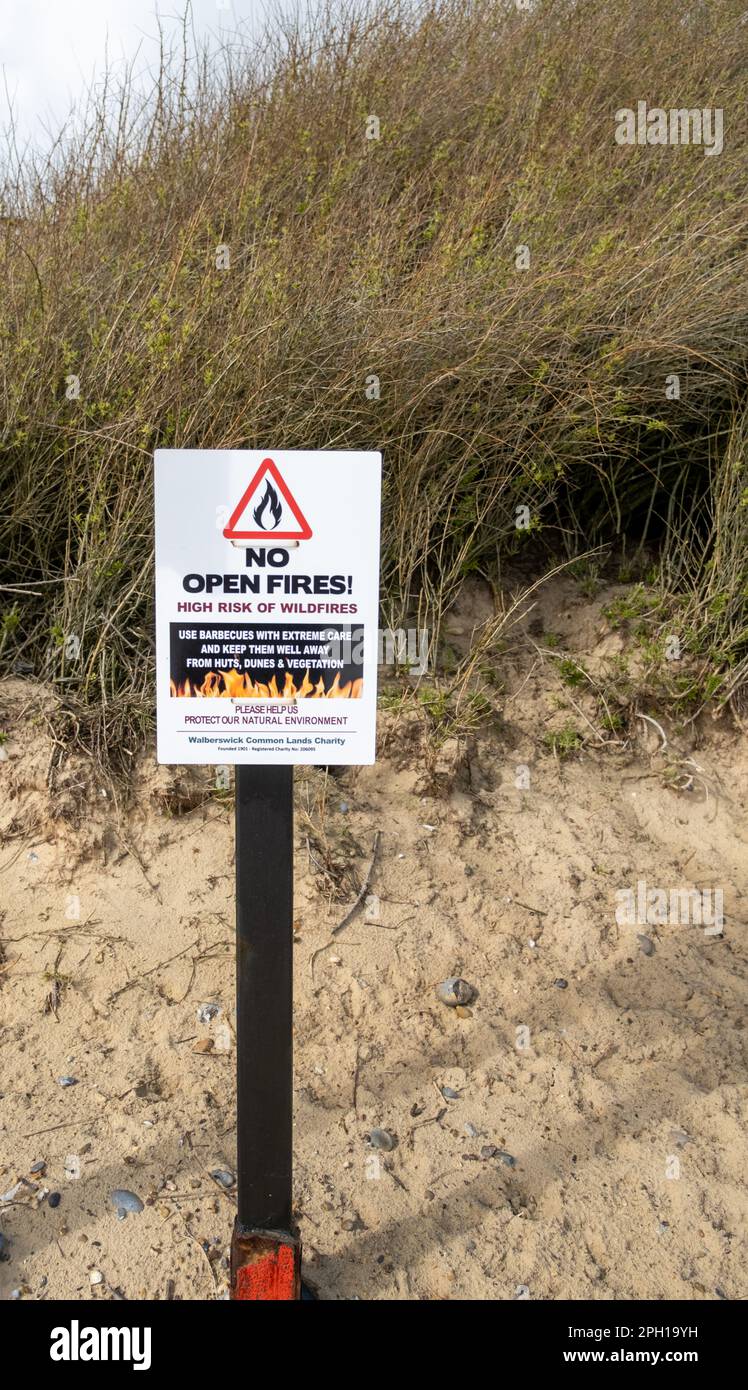 Sign on Walberswick beach prohbiting the lighting of fires Stock Photo ...