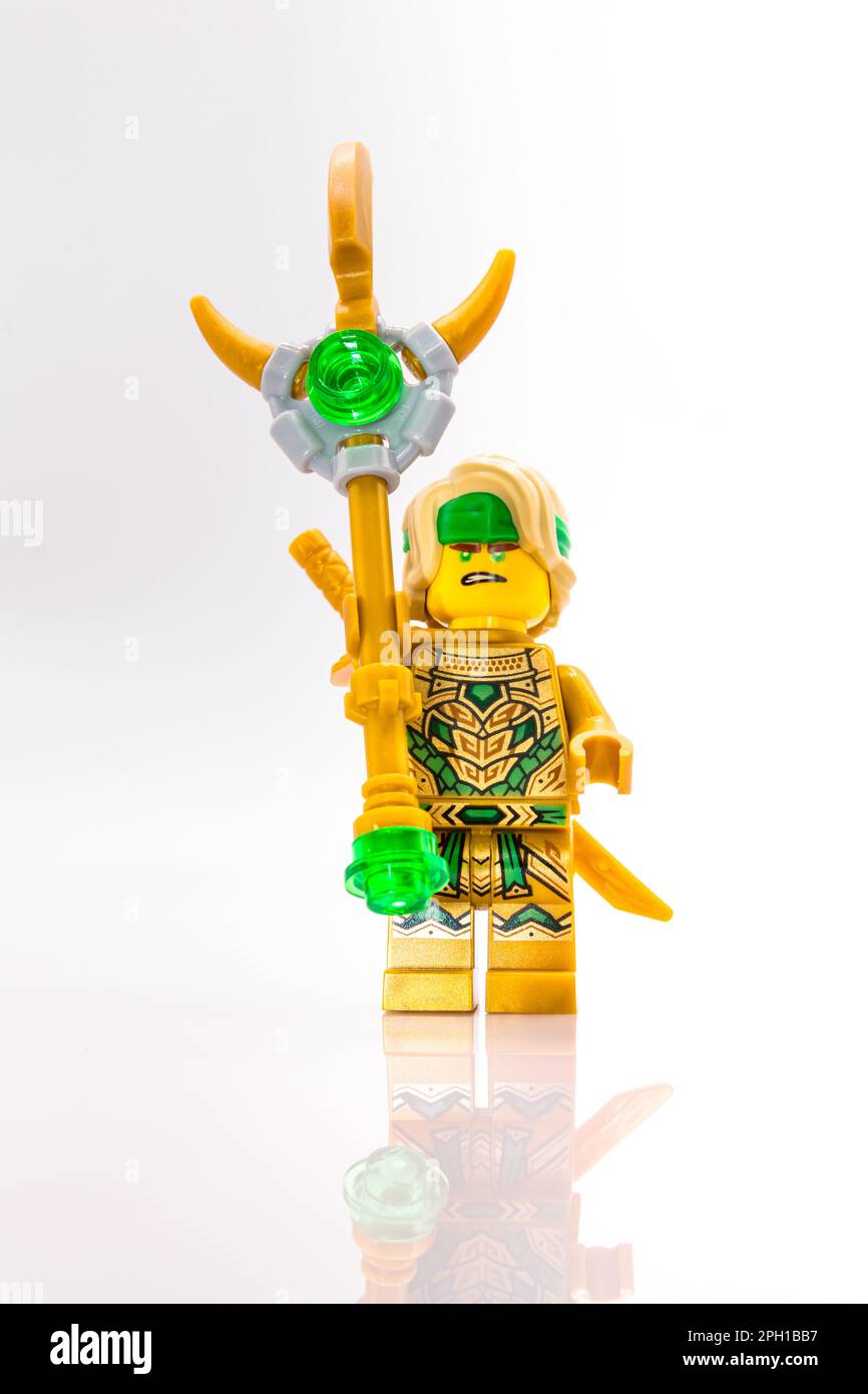 Gold Óni Llóyd lego ninjago minifigure toy with reflection and white ...