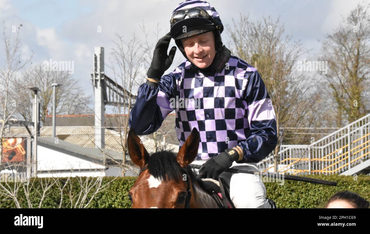 Newbury, UK. 25th Mar 2023. Stan Sheppard salutes the crowd in the ...
