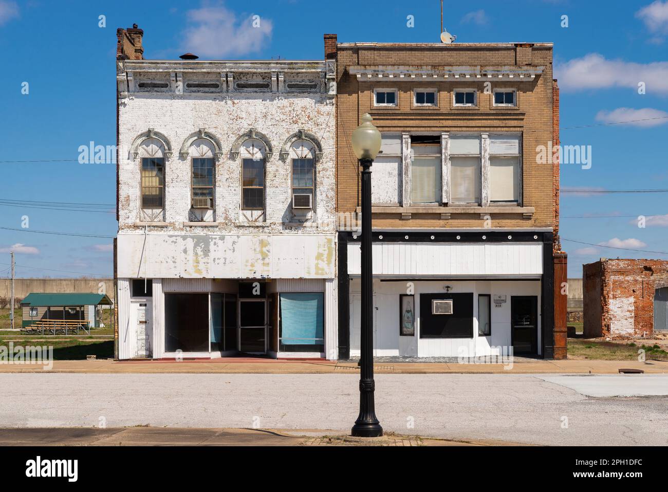 Abandoned building and storefront in downtown Cairo, Illinois, USA ...
