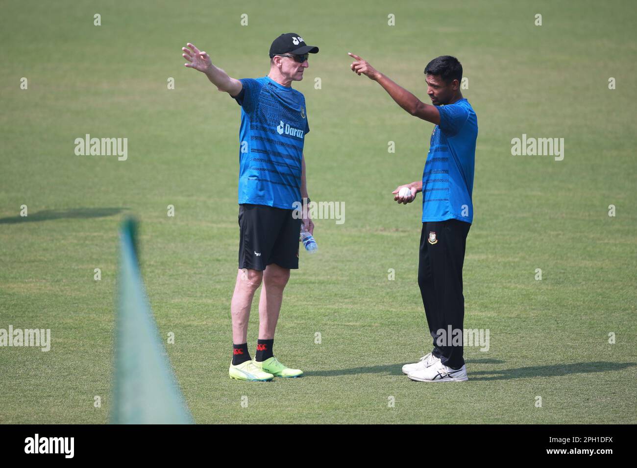 Mustafizur Rahman (R) and bowling coach Allan Donald (L) as Bangladesh ...