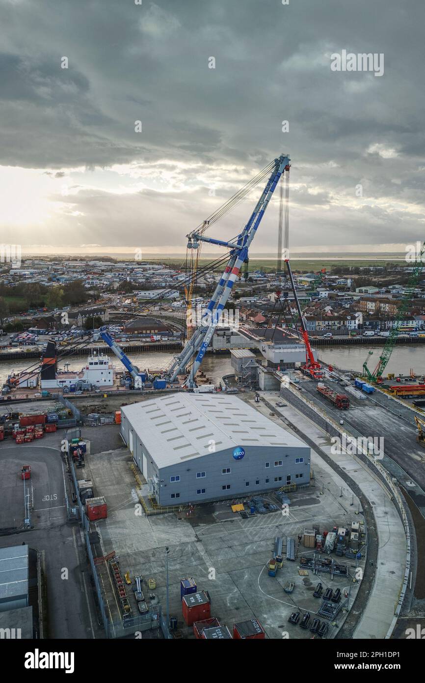 Matador 3 floating crane towers over Great Yarmouth port as it lifts ...