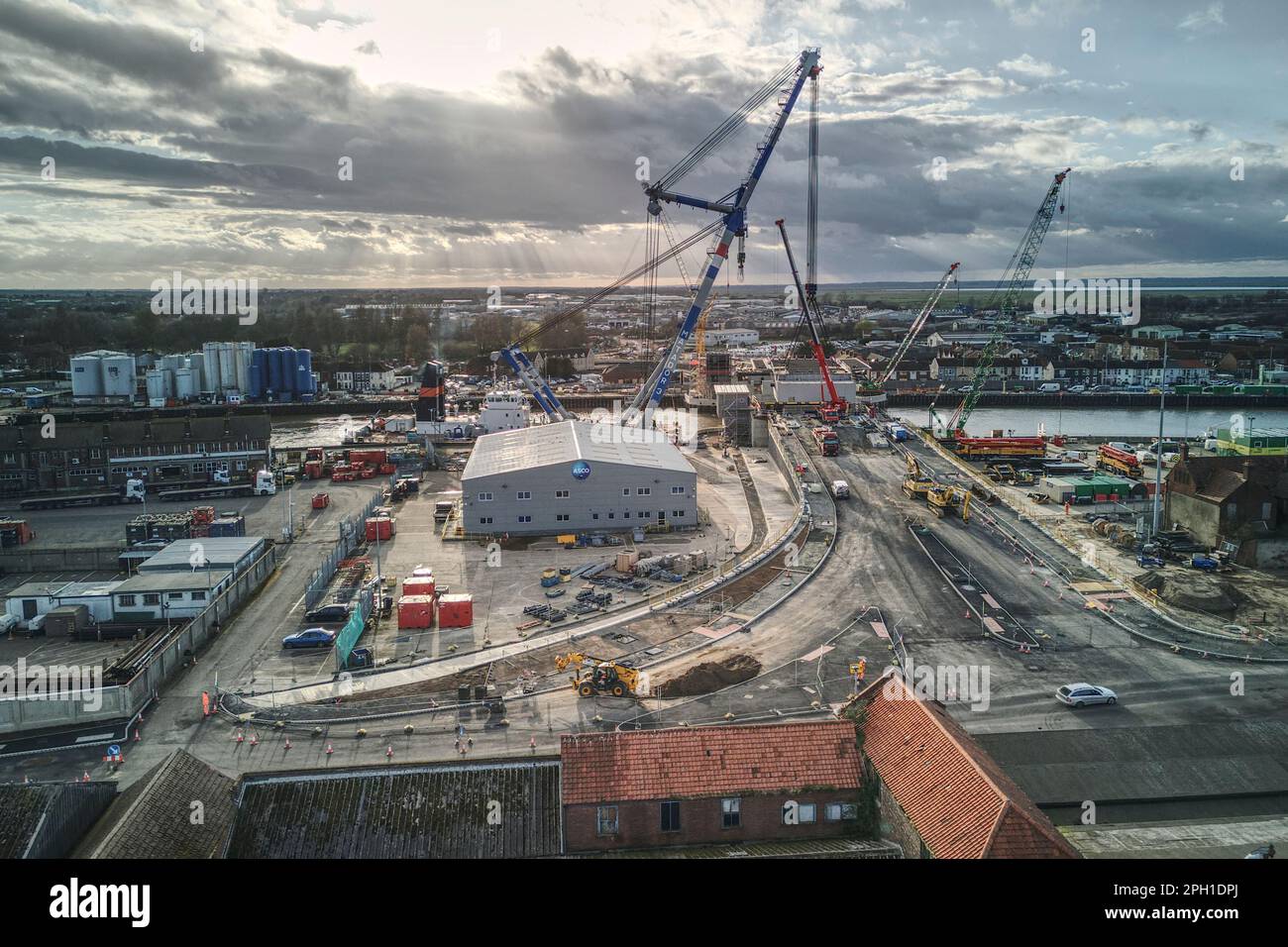 Matador 3 floating crane towers over Great Yarmouth port as it lifts ...