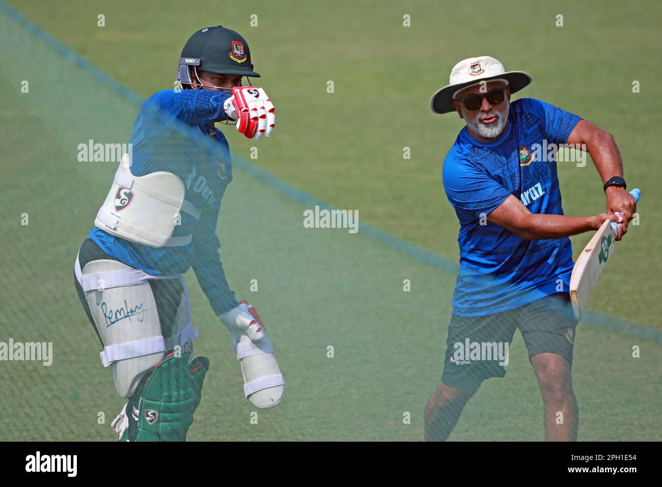 Captain Shakib Al Hasan (L) and head coach Chandika Hathurusingha (R ...