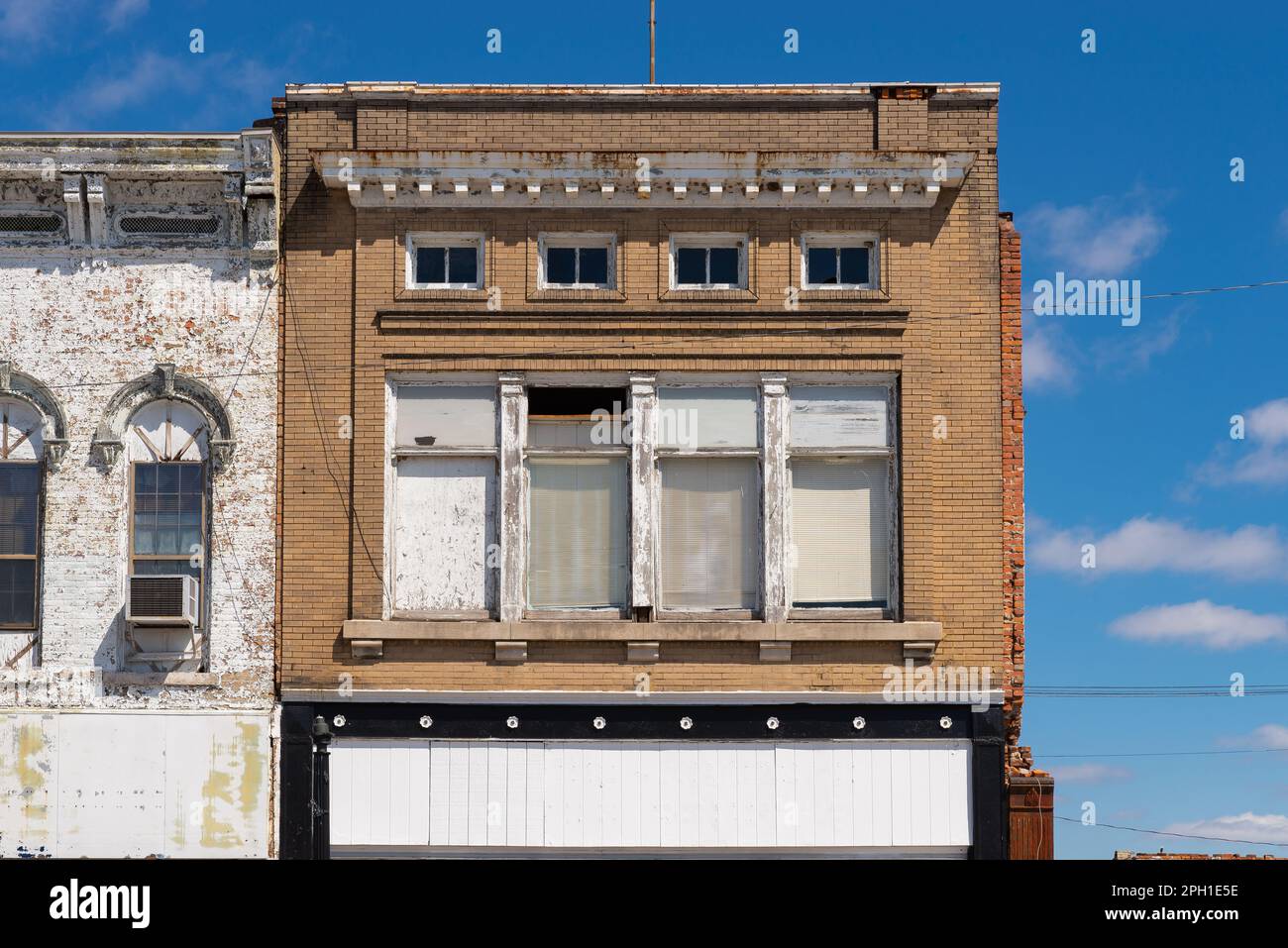 Abandoned building and storefront in downtown Cairo, Illinois, USA ...