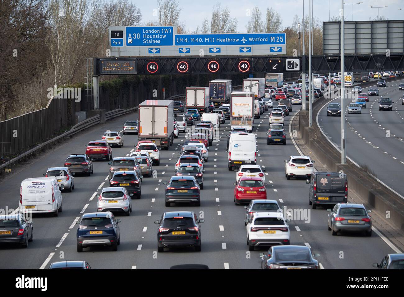 Egham, Surrey, UK. 25th March, 2023. The M25 at Egham, Surrey. There ...