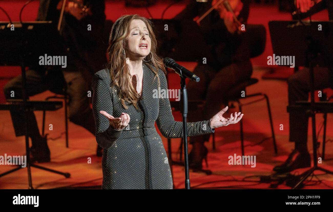 25 March 2023, Hamburg: Singer Vicky Leandros sings at her "I love life ...