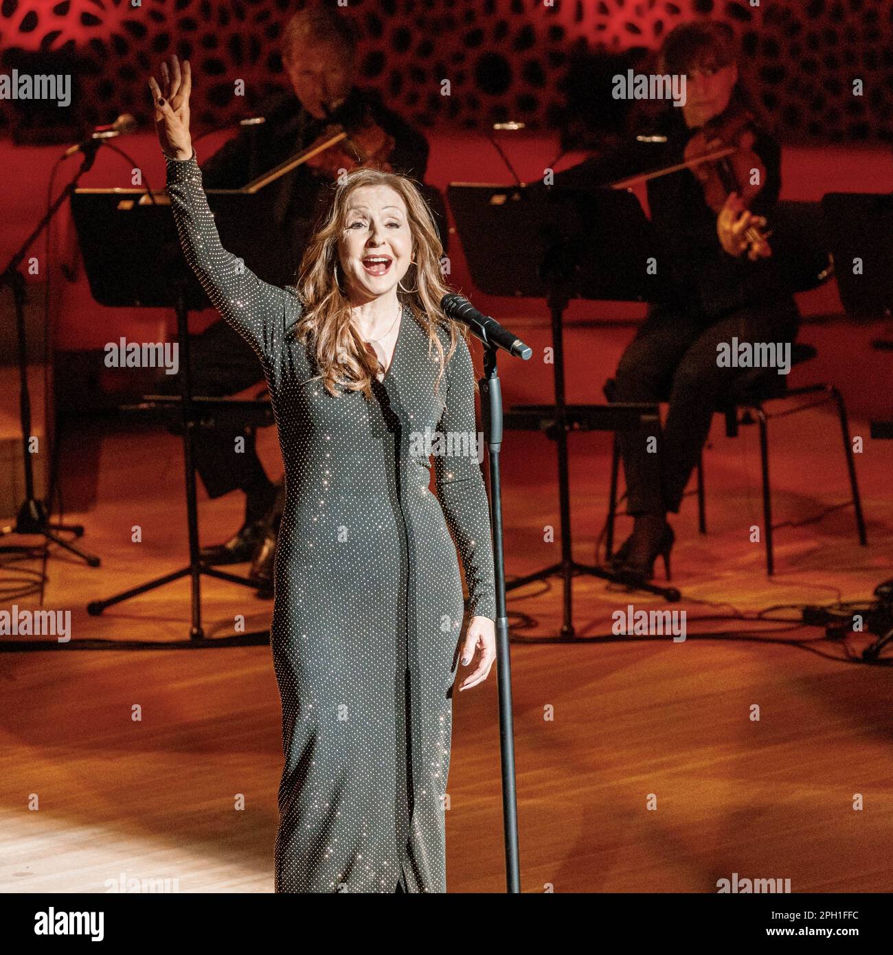 25 March 2023, Hamburg: Singer Vicky Leandros sings at her "I love life ...