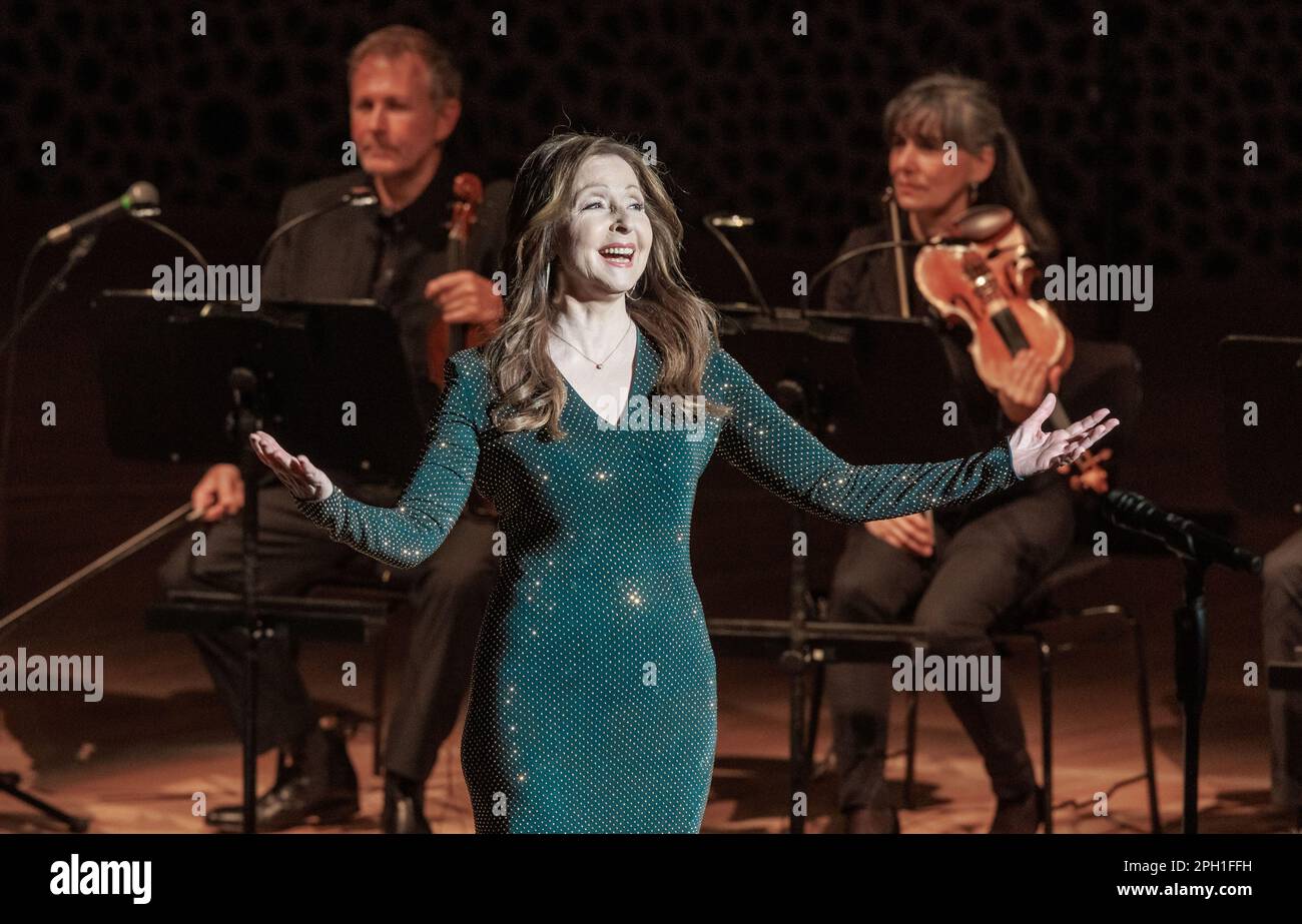 25 March 2023, Hamburg: Singer Vicky Leandros sings at her "I love life ...