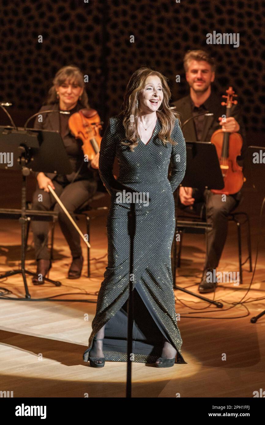 25 March 2023, Hamburg: Singer Vicky Leandros sings at her "I love life ...
