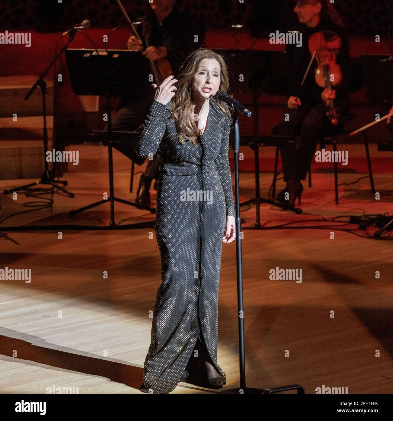 25 March 2023, Hamburg: Singer Vicky Leandros sings at her "I love life ...