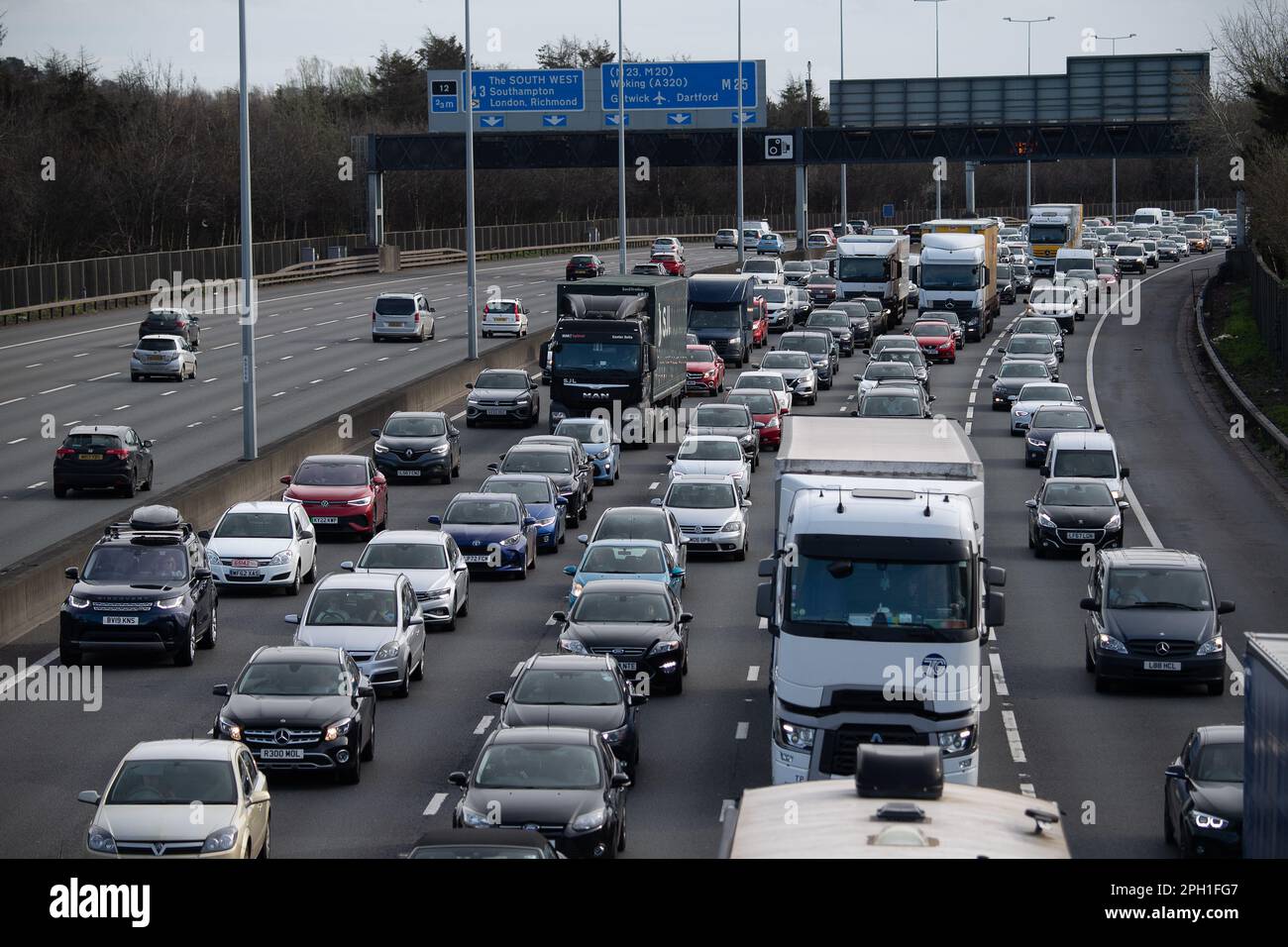 Egham, Surrey, UK. 25th March, 2023. The M25 at Egham, Surrey. There ...