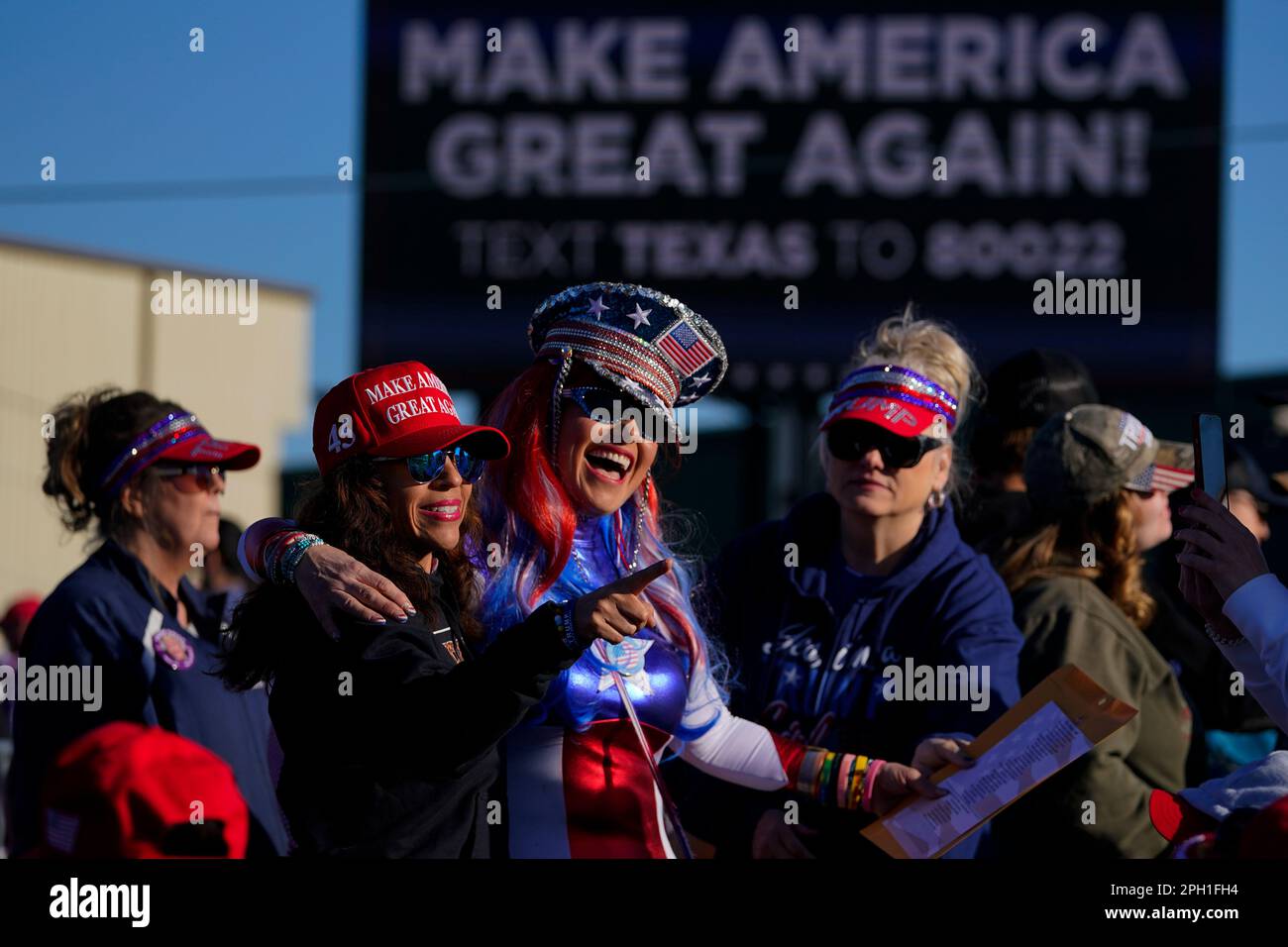 Micki Larson-Olson, center, from Abilene, Texas, poses for photos with supporters waiting in ...