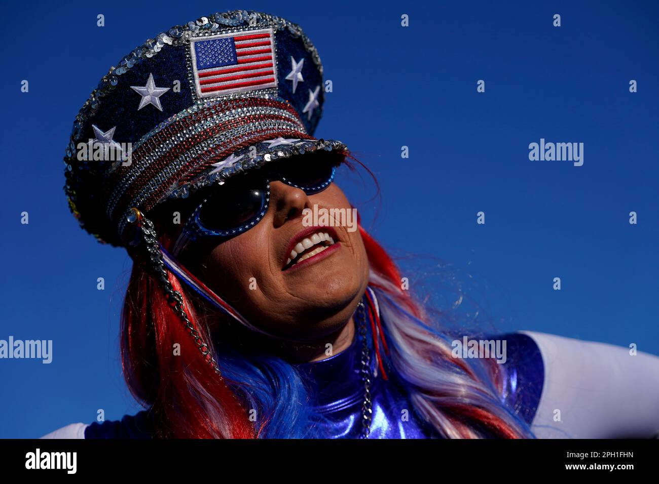 Micki Larson-Olson, of Abilene, Texas, talks to other supporters waiting in line at Waco ...