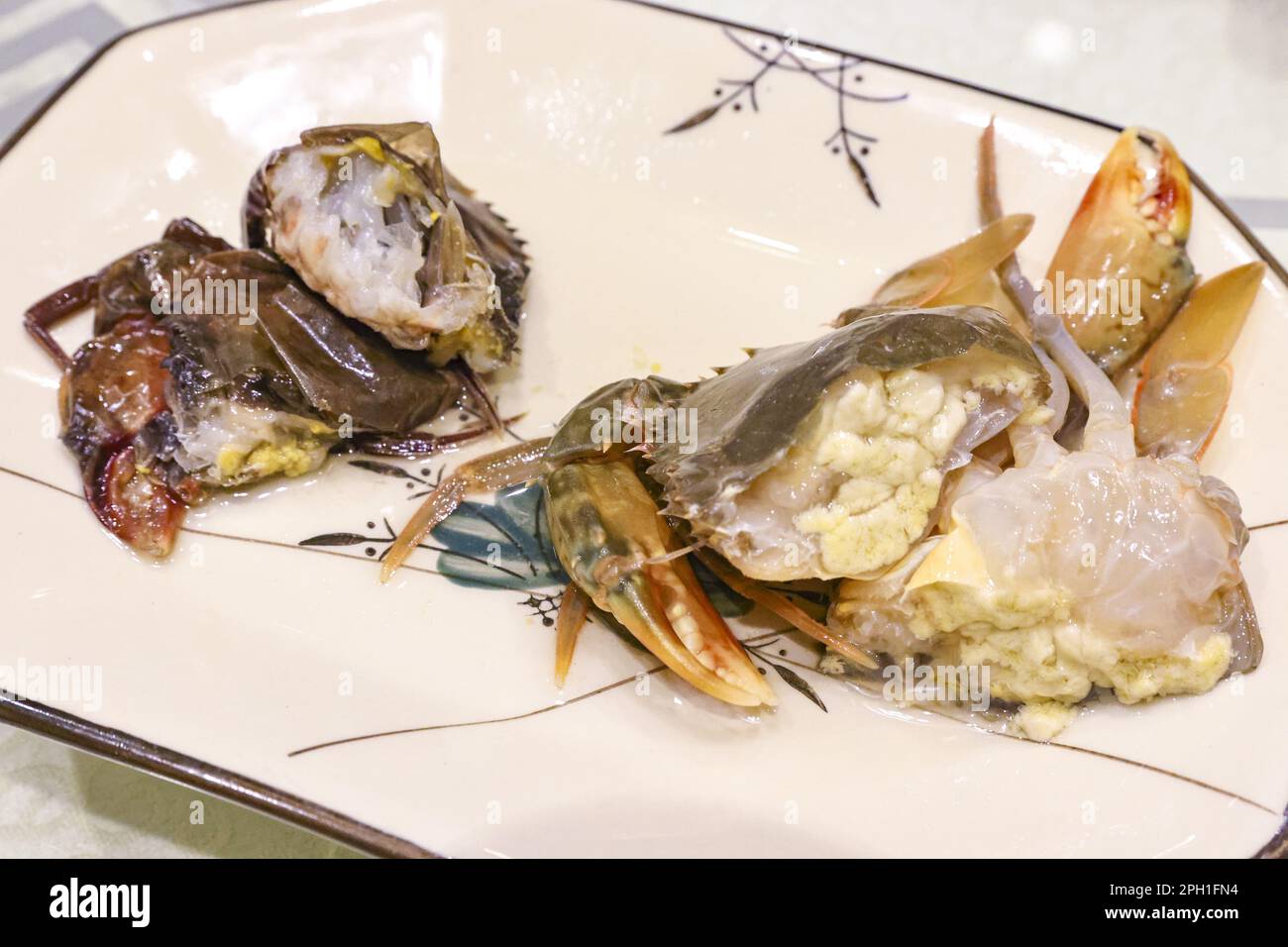 The live soft shell crab (right) using AI Farming and normal soft shell ...