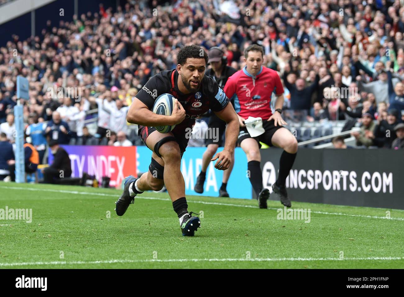 London, UK. 25th Mar, 2023. Andy Christie of Saracens drives for the ...