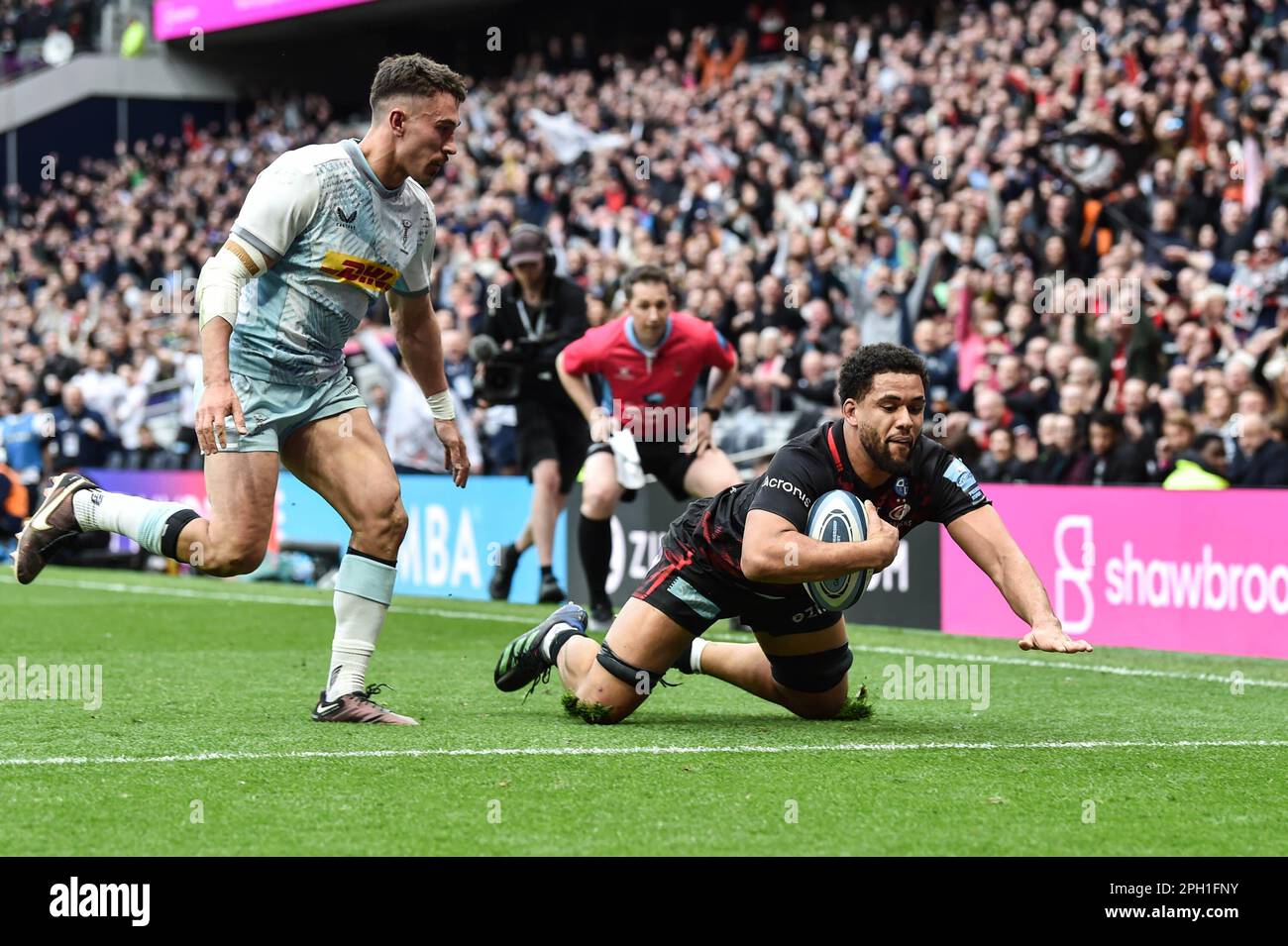 London, UK. 25th Mar, 2023. Andy Christie of Saracens drives for the ...