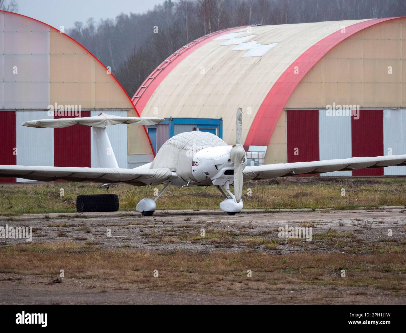 Aircraft stands on aerodrome hi-res stock photography and images - Alamy