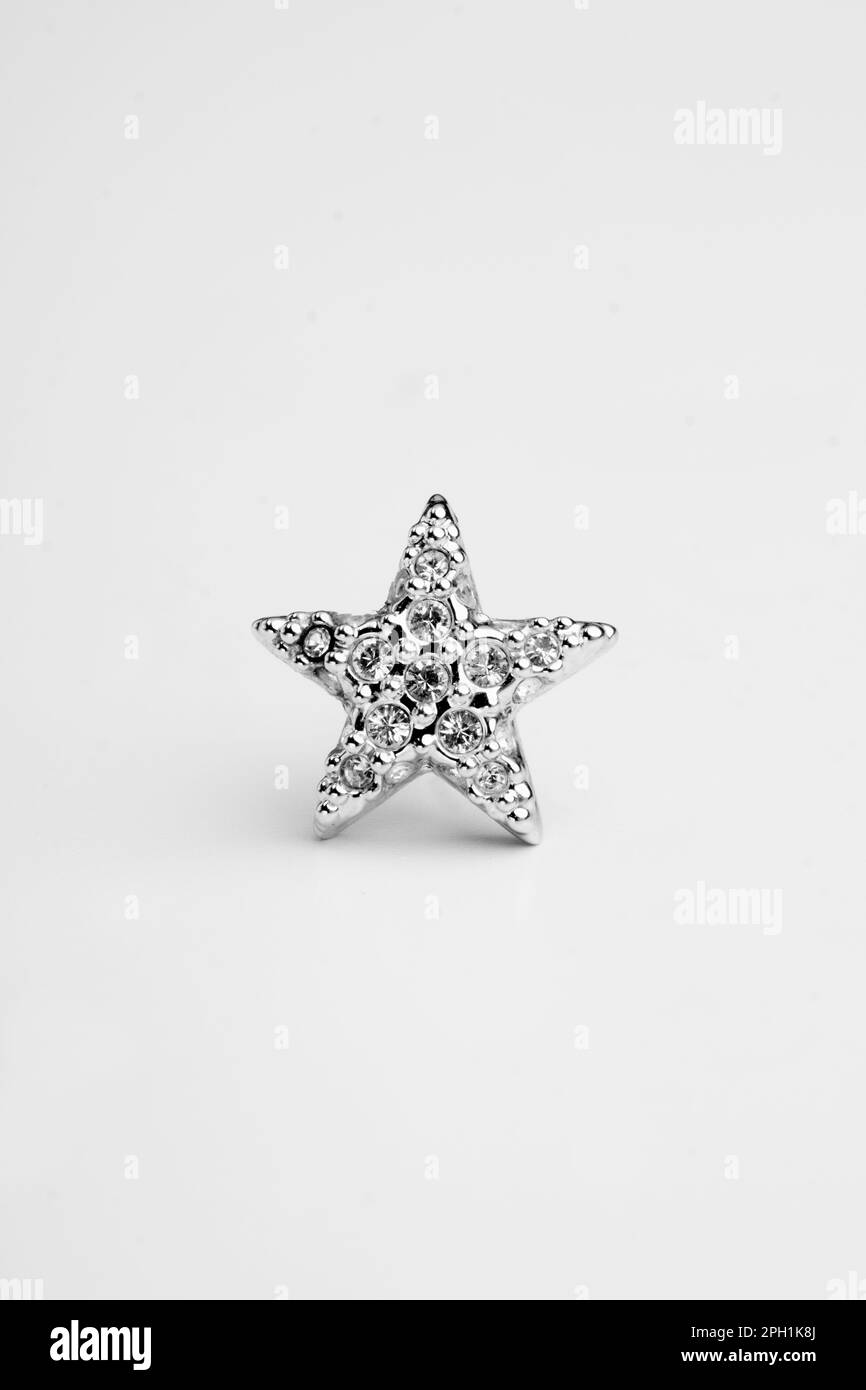 Silver jewellery background hi-res stock photography and images - Alamy