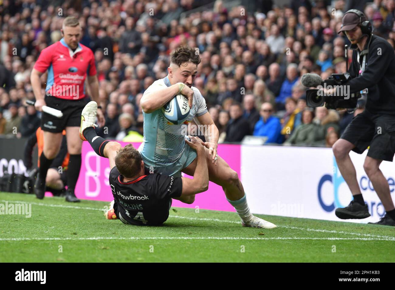 London, UK. 25th Mar, 2023. Cadan Murley of Harlequins drives for the ...