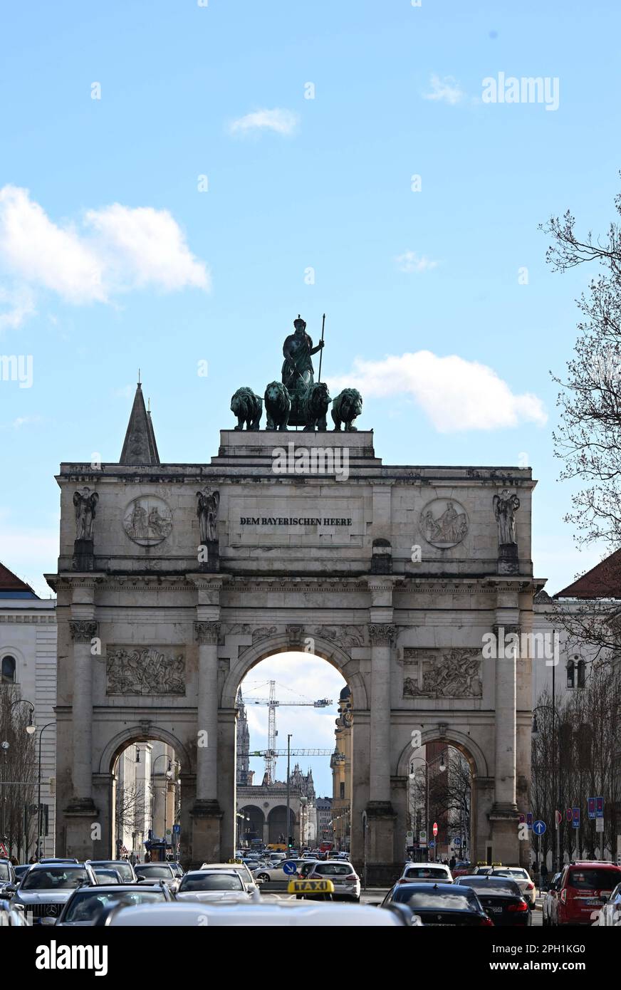 Munich, Germany. 25th Mar, 2023. White clouds pass over the Siegestor ...