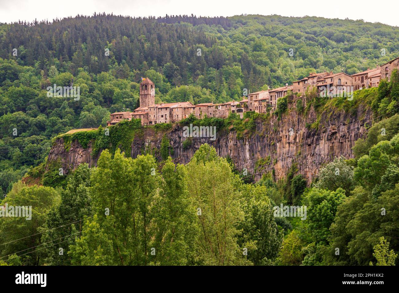 Medieval village Castellfollit De La Roca on the edge of a cliff ...