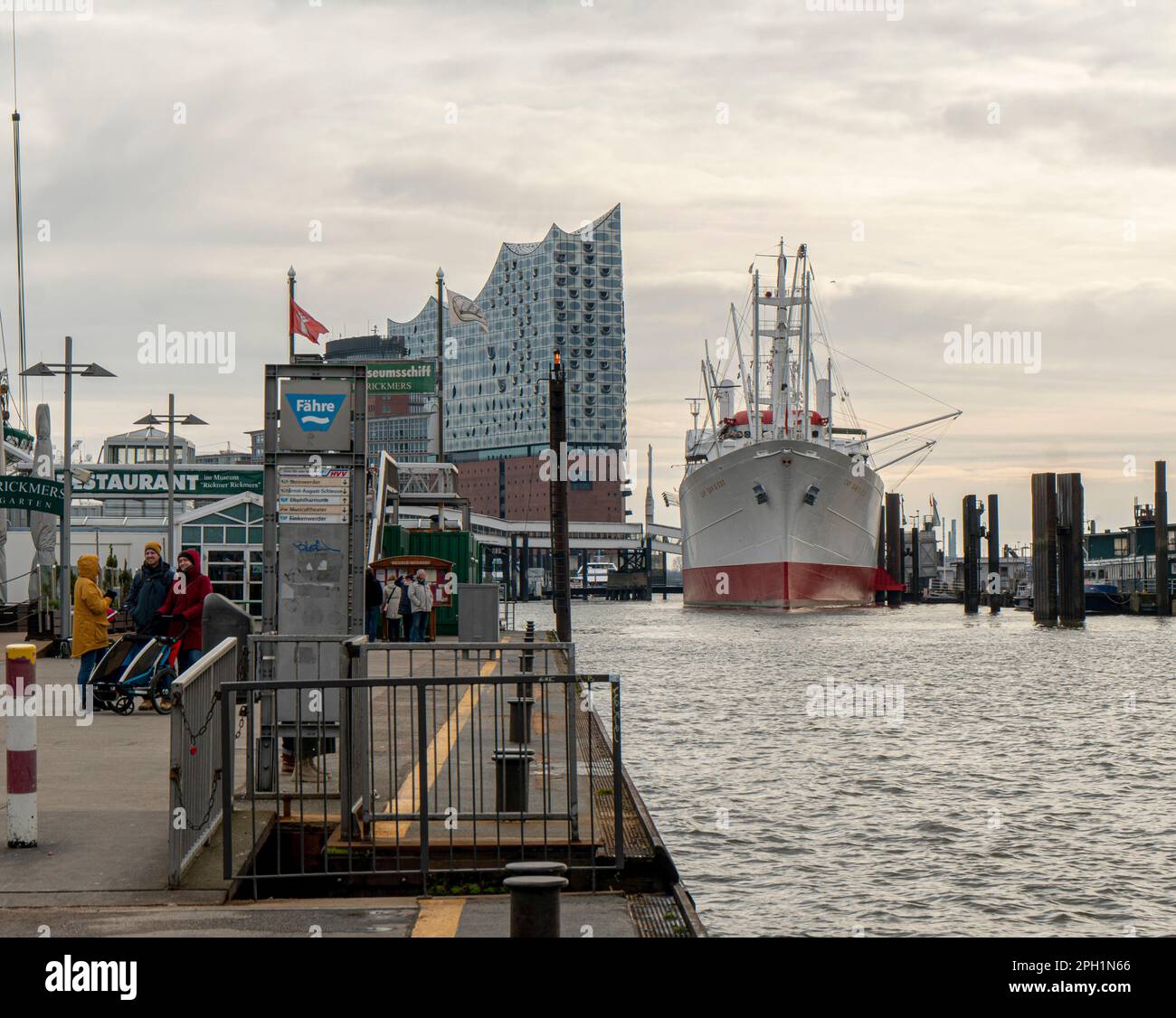 The St. Pauli Landungsbrucken are large piers (floating pontoons) for ...