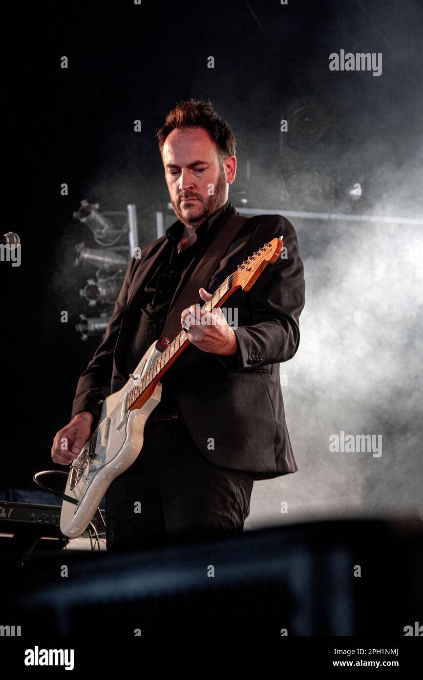 Robin foster hi-res stock photography and images - Alamy