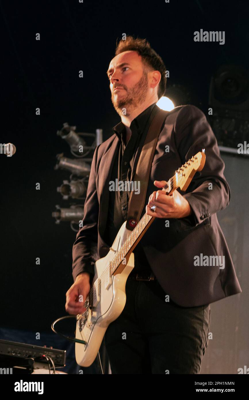 Robin foster hi-res stock photography and images - Alamy