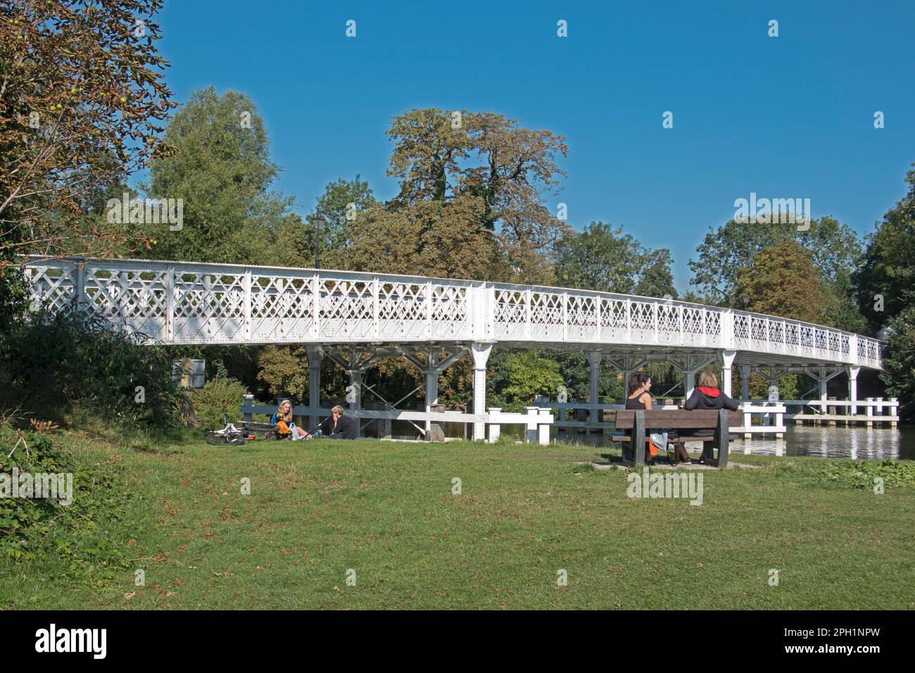 Whitchurch Bridge Across The River Thames, Berkshire, uk Stock Photo ...
