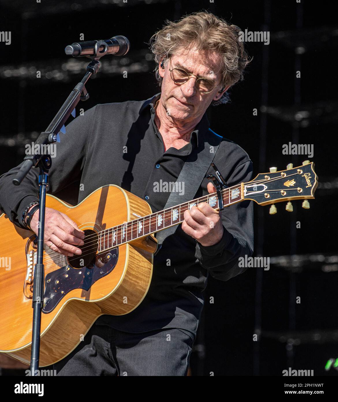 Auteur compositeur interprete francais hi-res stock photography and ...