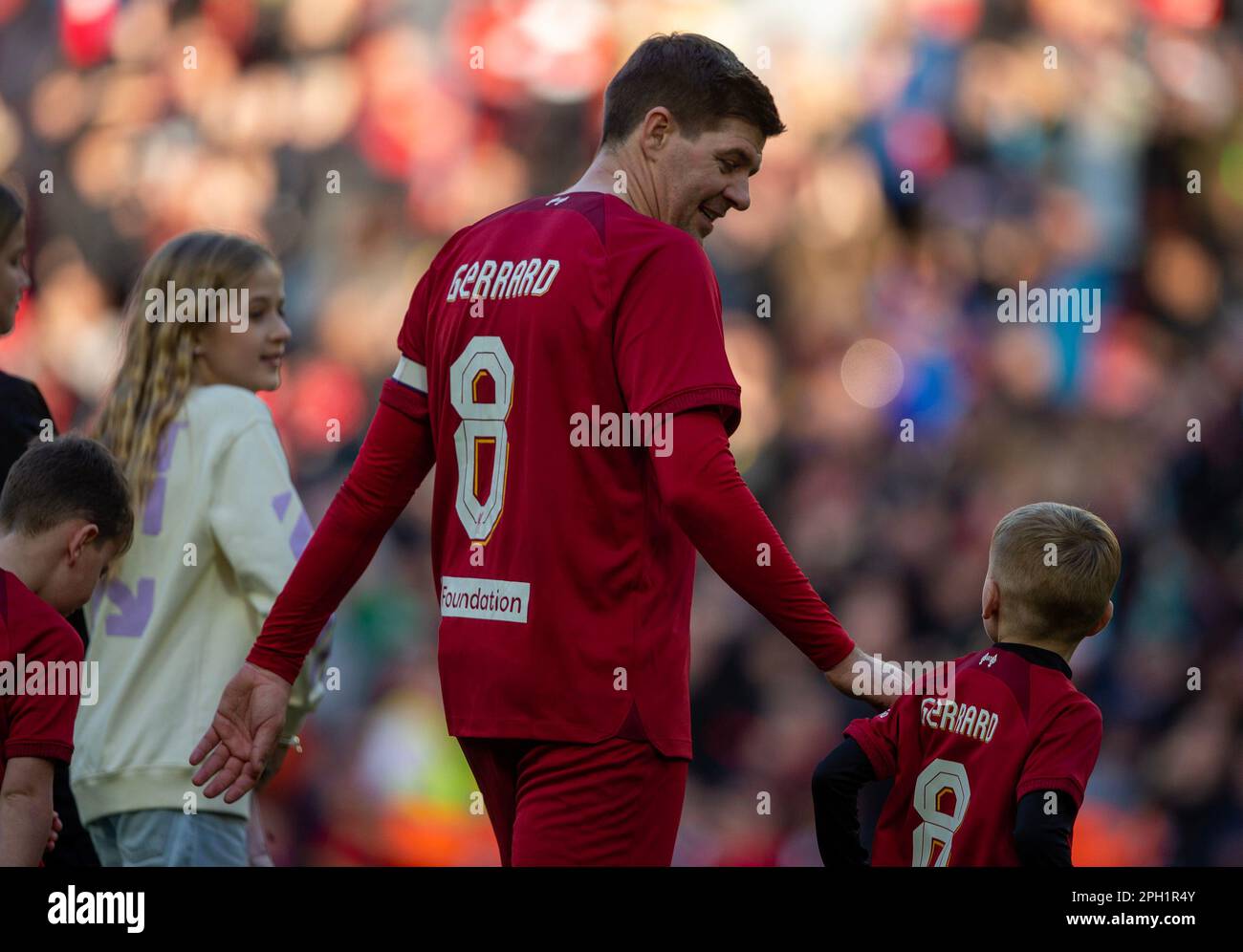 Liverpool legends gerrard hi-res stock photography and images - Alamy
