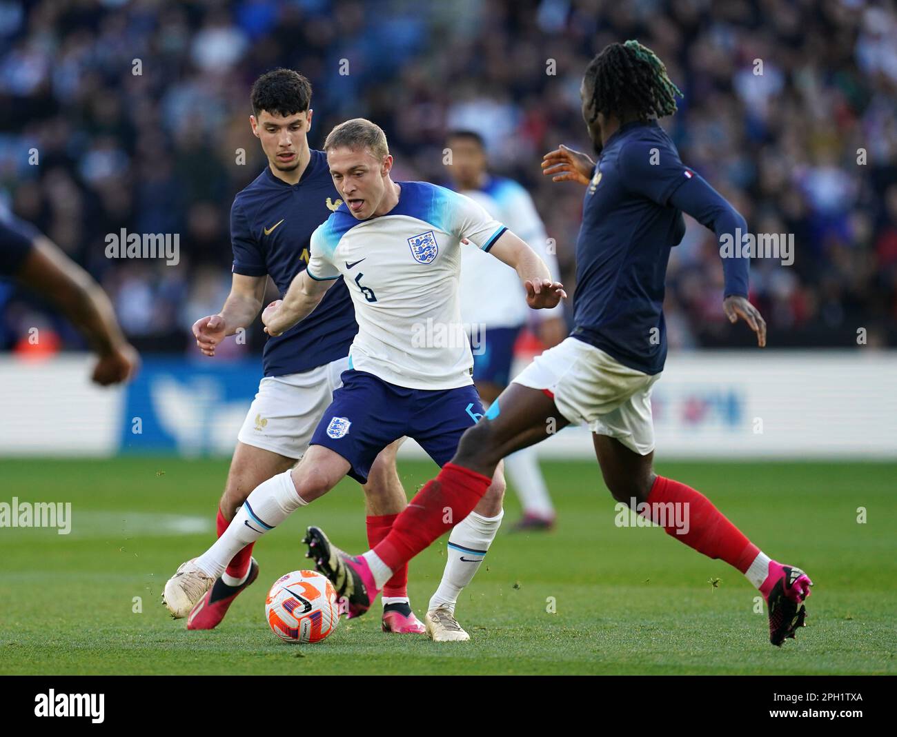 England's Oliver Skipp (centre) battle for the ball with France's ...