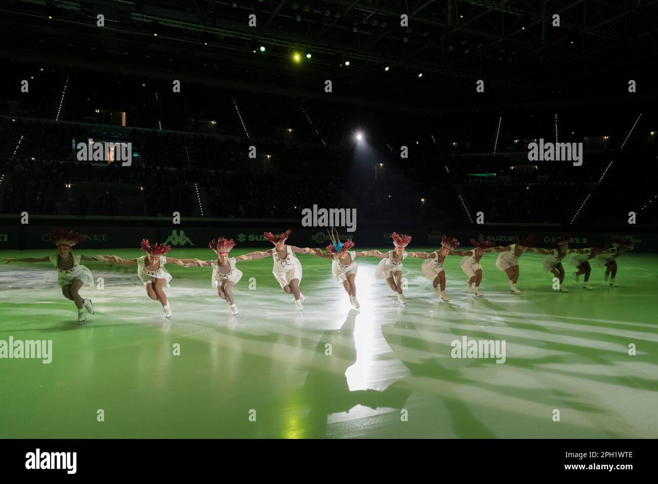 Synchro figure skating hi-res stock photography and images - Alamy