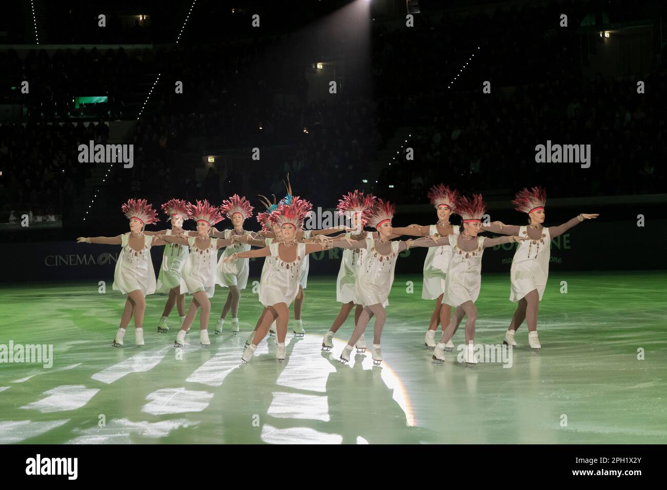 Synchro figure skating hi-res stock photography and images - Alamy