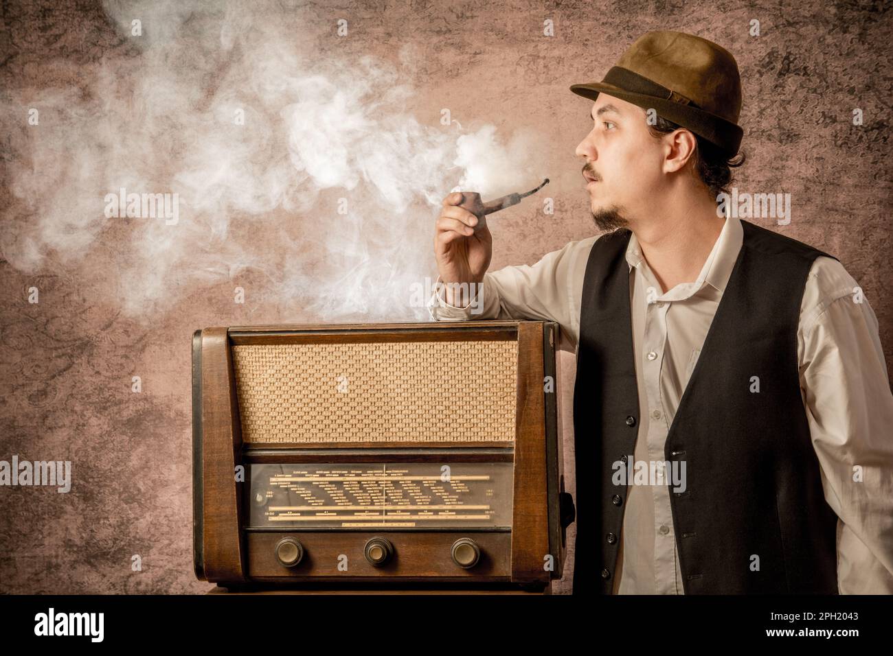 Old radio face hi-res stock photography and images - Alamy