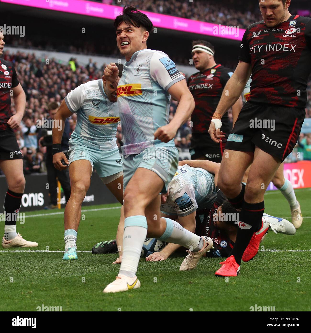 Harlequins marcus smith celebrates hi-res stock photography and images ...