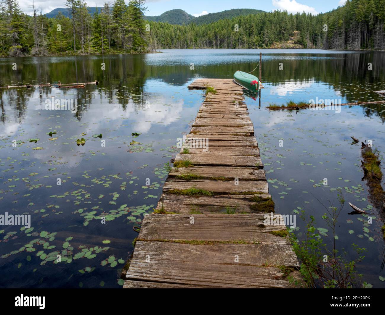 Pier with canoe at lake hi-res stock photography and images - Alamy