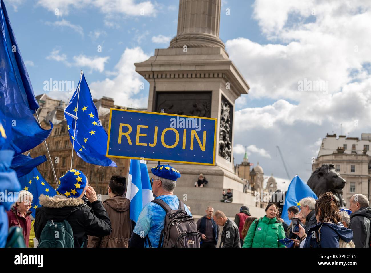 London, UK. 25th Mar, 2023. Activists hold European flags and a placard ...